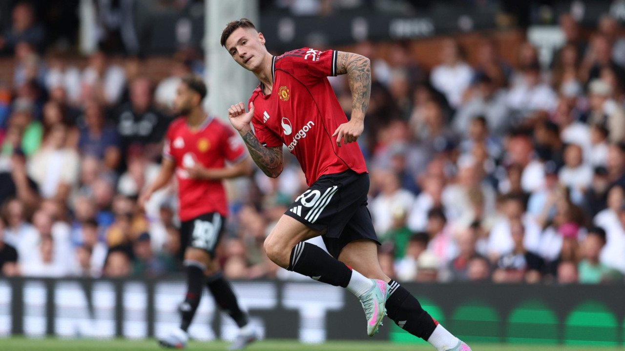 Manchester United kupada 4. lig takımı Grimsby Town'a elendi