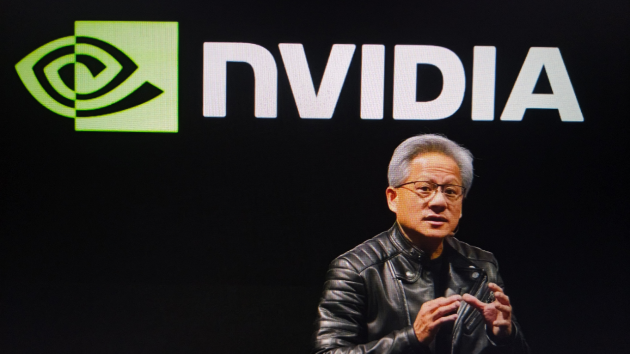 Nvidia CEO’su Jensen Huang, Alpamayo'yu tanıttı: Otonom araçlar insan ...