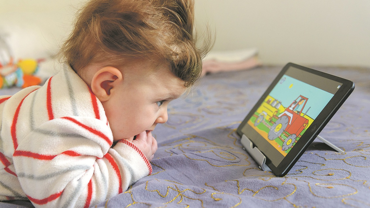 Bebekler YouTube bağımlısı oldu