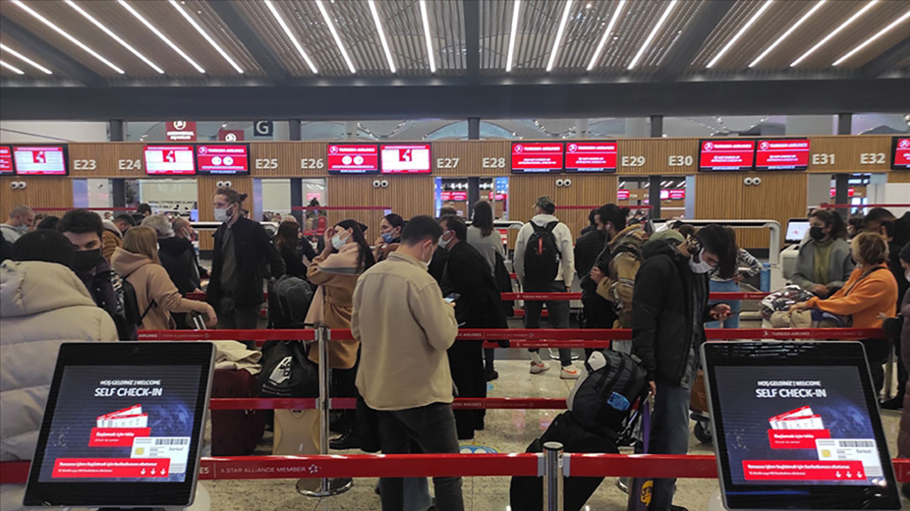 Yurt dışına çıkış harcı 150 lira oldu Yurt dışına çıkış harcı 150 lira oldu