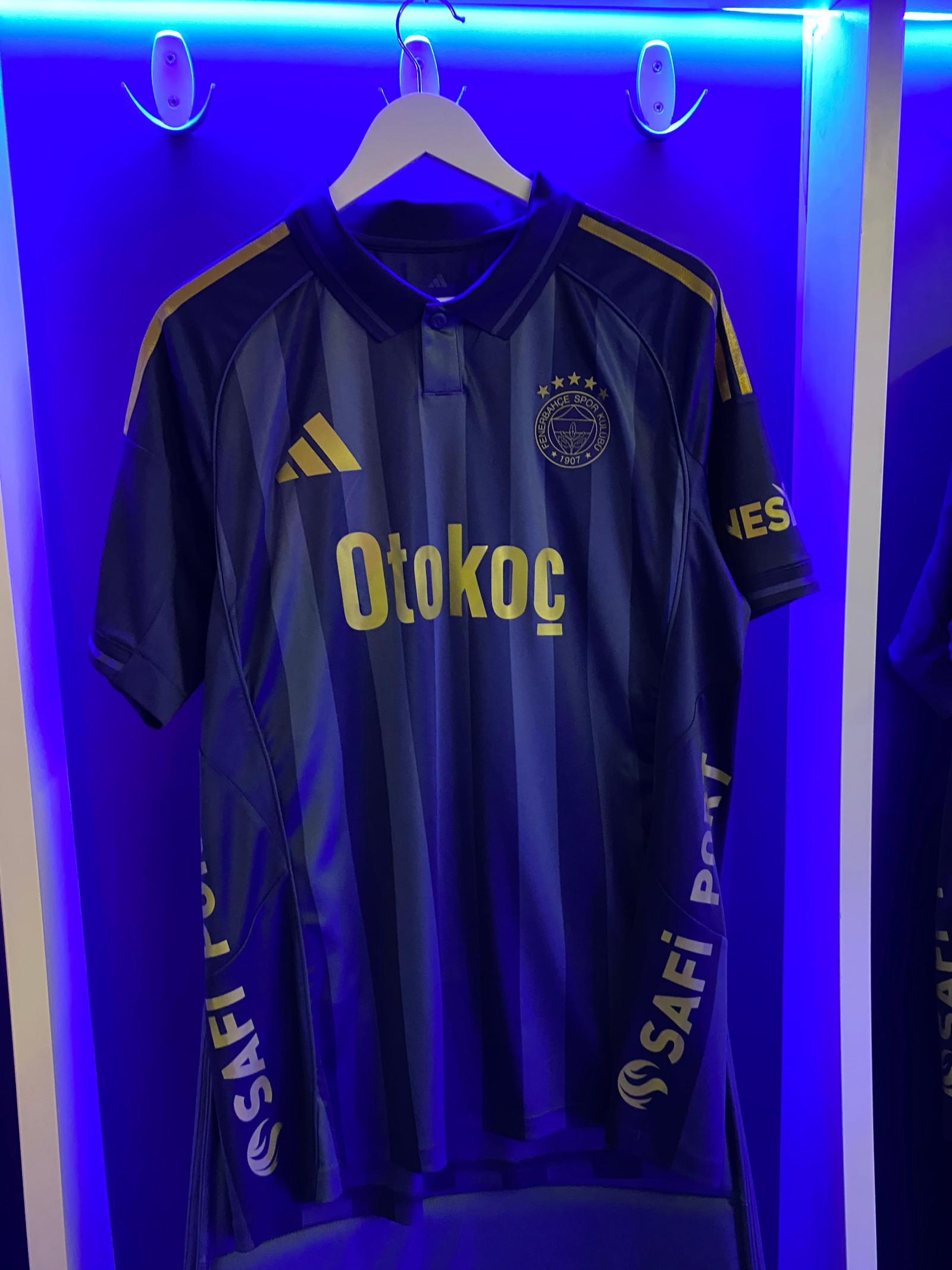 Fenerbahçe’de yeni sezon formaları tanıtıldı