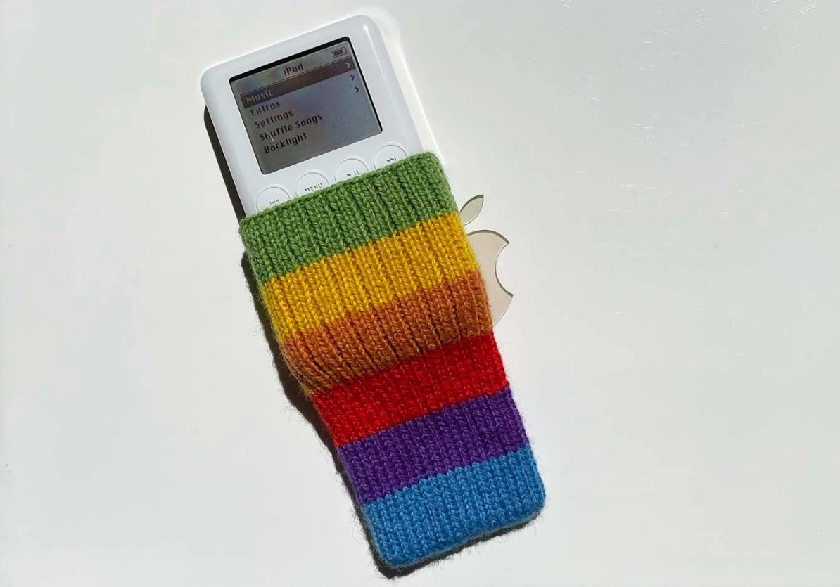 Apple iPod'dan sonra iPhone'a da çorap ördü: 230 dolarlık fiyatıyla yok ...