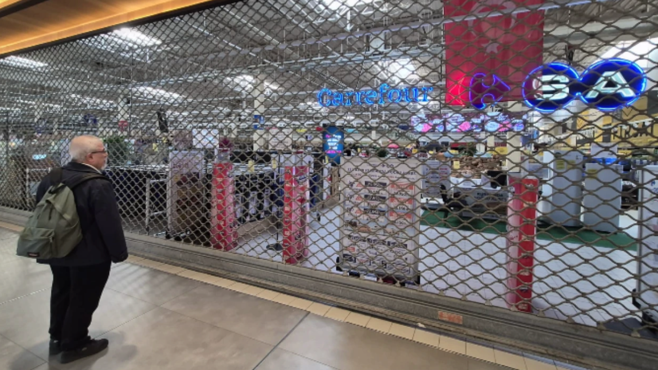 Türkiye'nin ilk hipermarketi 33 yılın ardından kepenk kapattı
